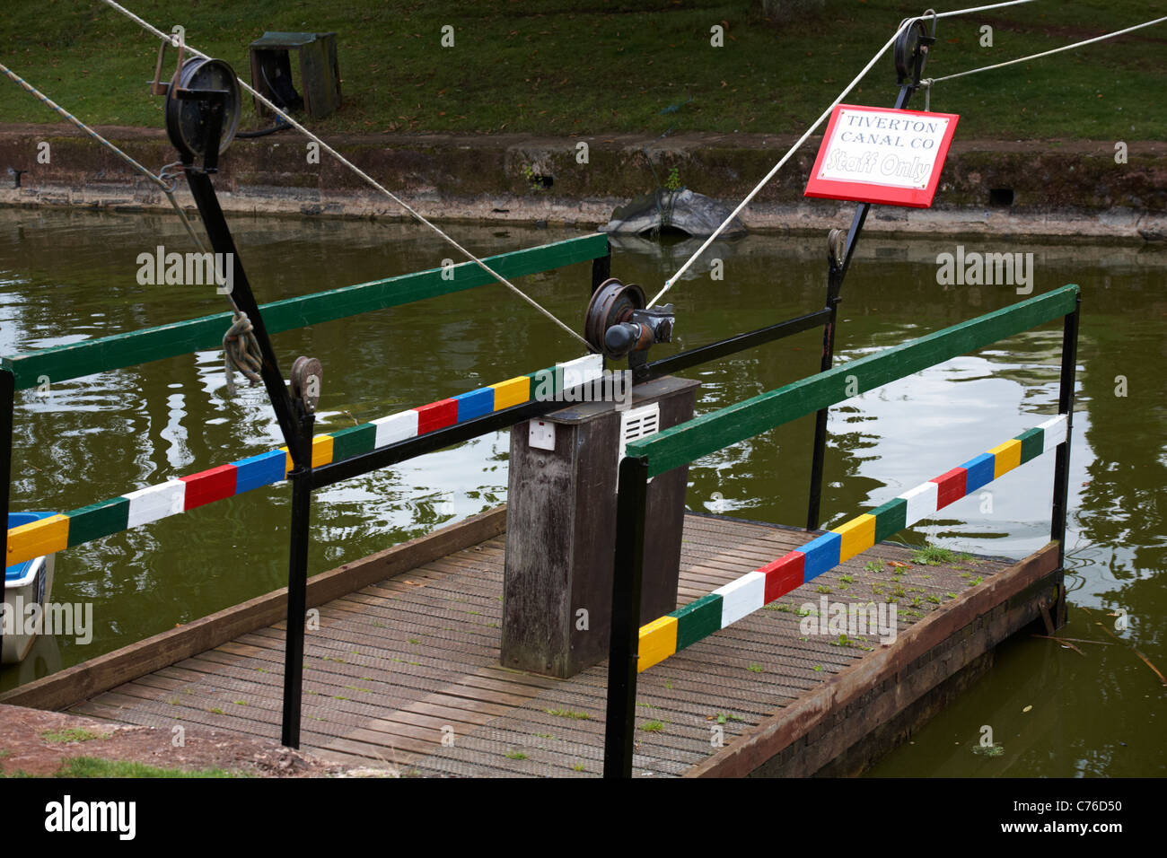 Pull raft on Tiverton Canal in August Stock Photo - Alamy