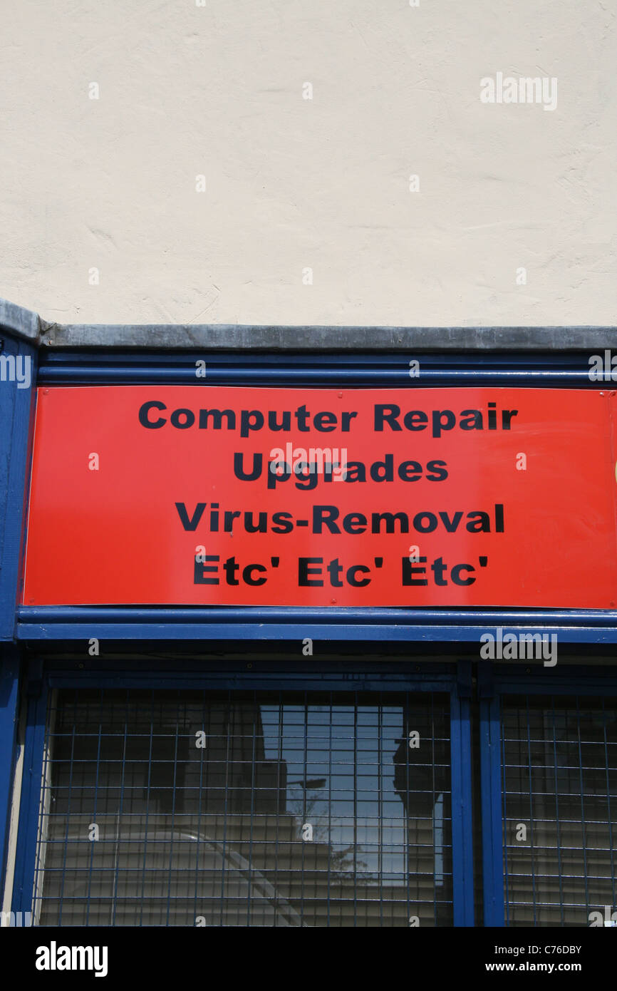 computer shop sign notice in city town Stock Photo - Alamy