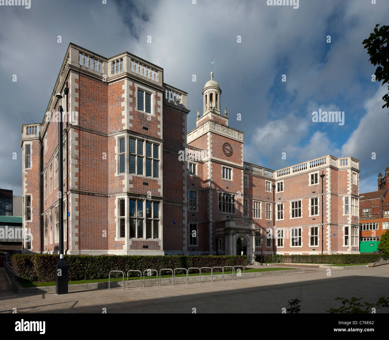 Newcastle university students union building hi-res stock photography ...