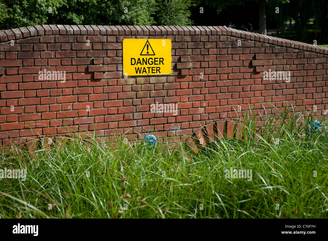 Bridge danger sign hi-res stock photography and images - Alamy