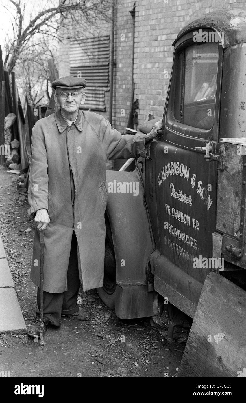 Last day at work for Arthur Harrison on the day he closed his corner ...