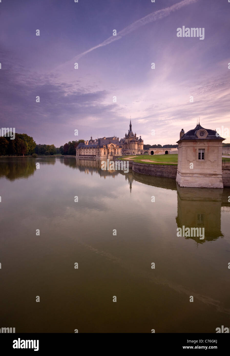 Chateau de chantilly in chantilly hi-res stock photography and images ...