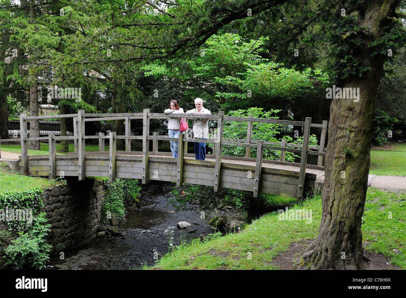 footbridge over the river derwent matlock derbyshire Stock Photo - Alamy