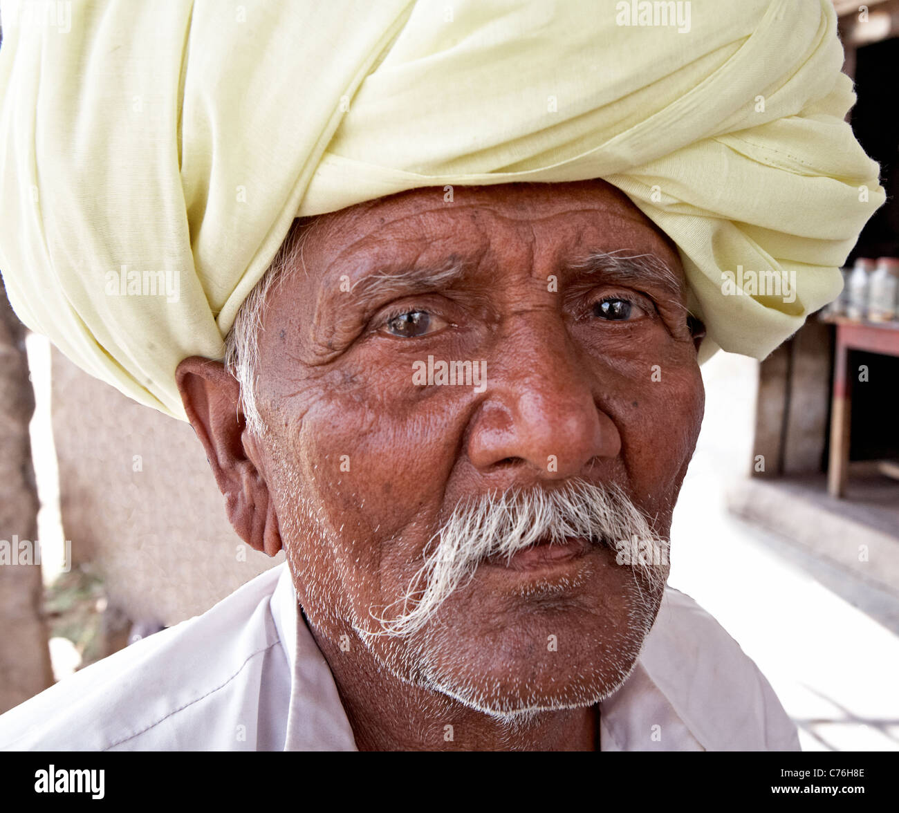 Indian man wearing turban hi-res stock photography and images - Alamy