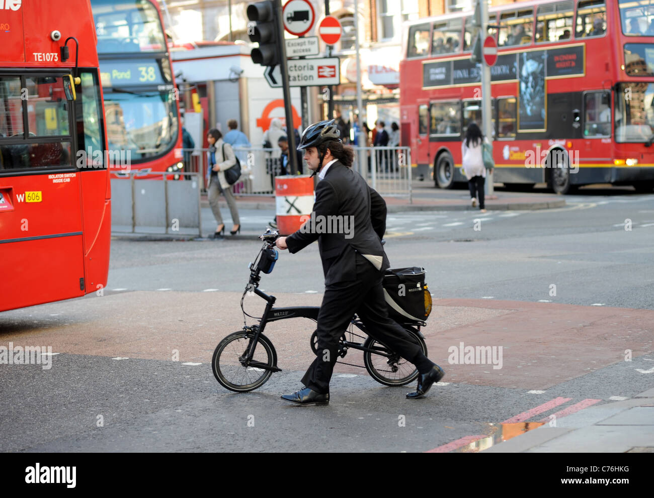 Bike commuters london hi-res stock photography and images - Alamy