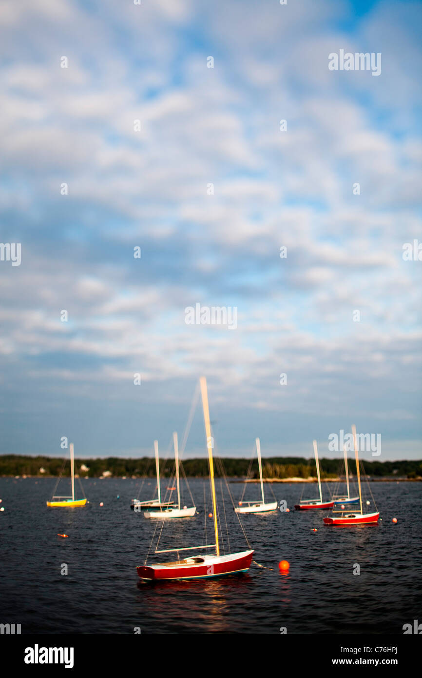 Boats floating ocean hi-res stock photography and images - Alamy