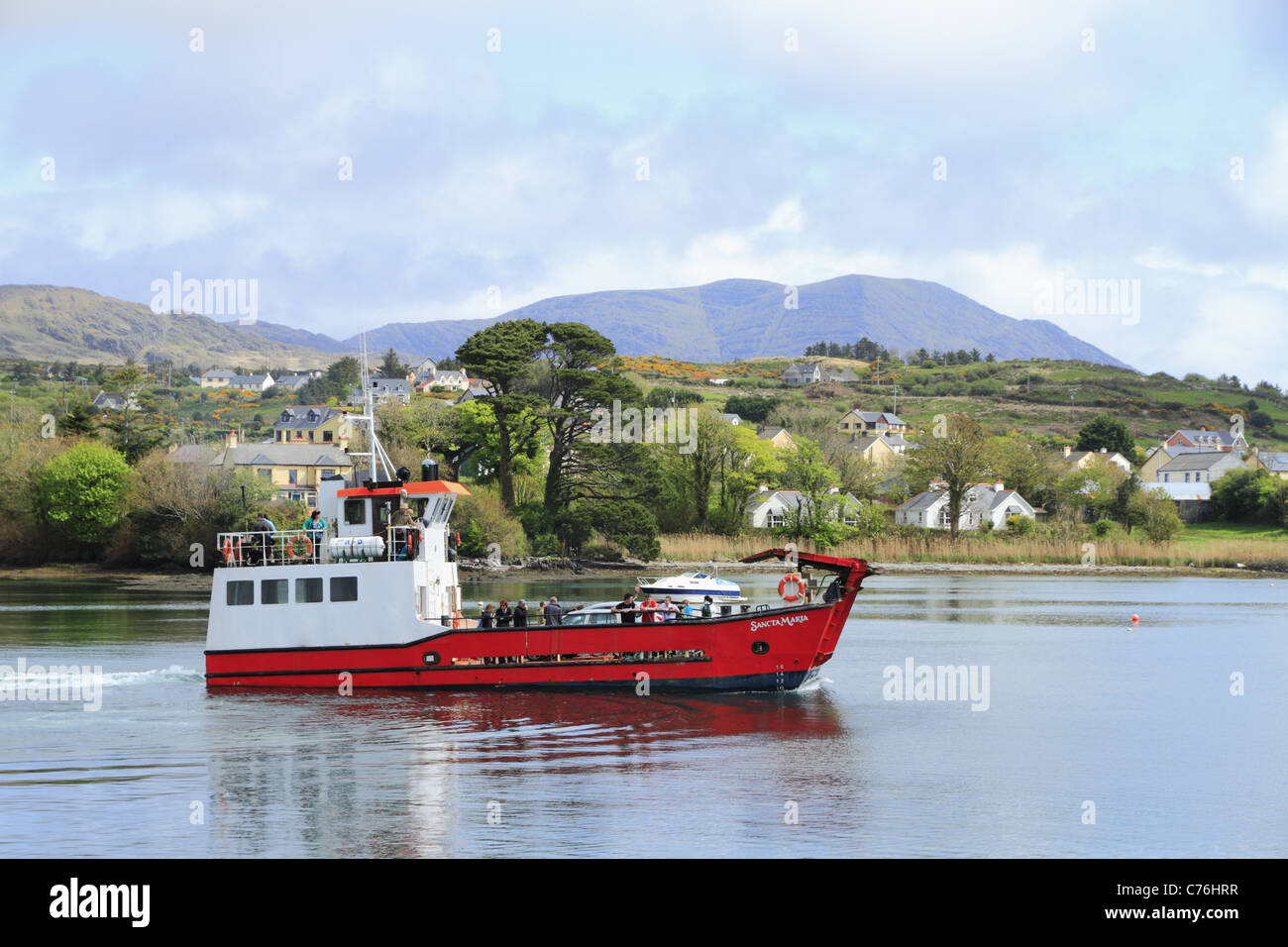 The Bere Island ferry departs Castletownbere harbor on the Beara ...