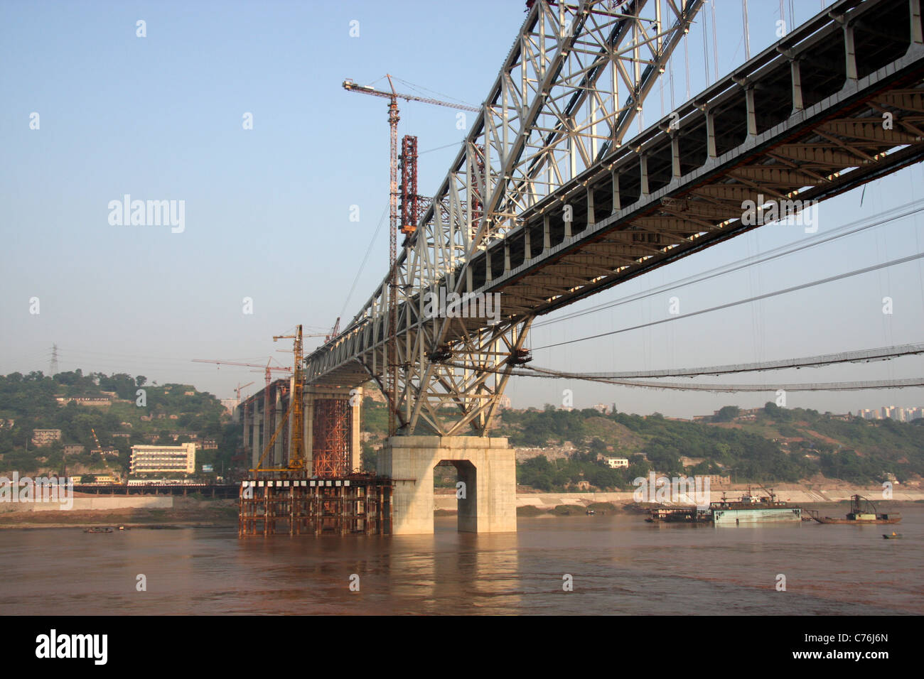 Chaotianmen Bridge under construction, it spans the Yangtze River in ...