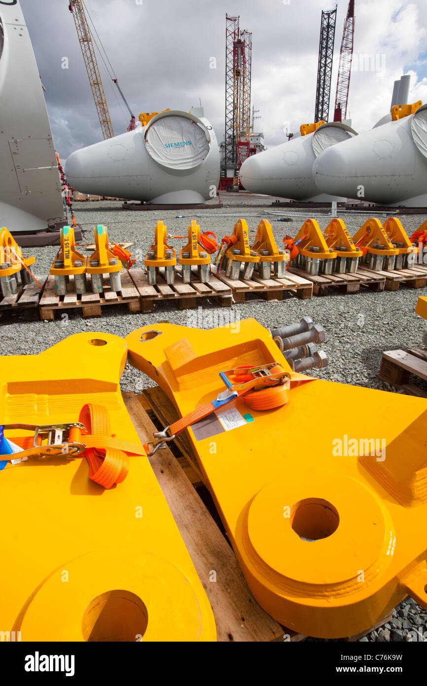 Wind turbine parts lifting pieces hi-res stock photography and images ...