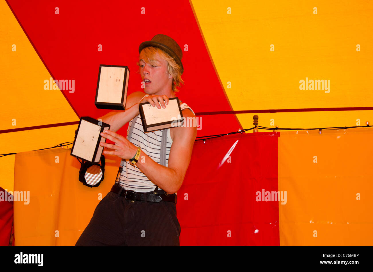 Juggling block hi-res stock photography and images - Alamy