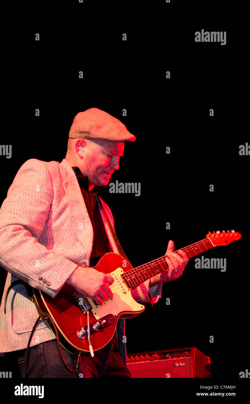 Guitarist musician band on stage hi-res stock photography and images ...