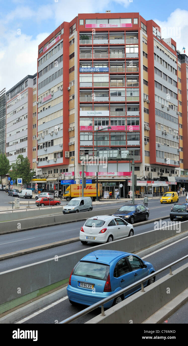 Busy portugal street scene hi-res stock photography and images - Alamy