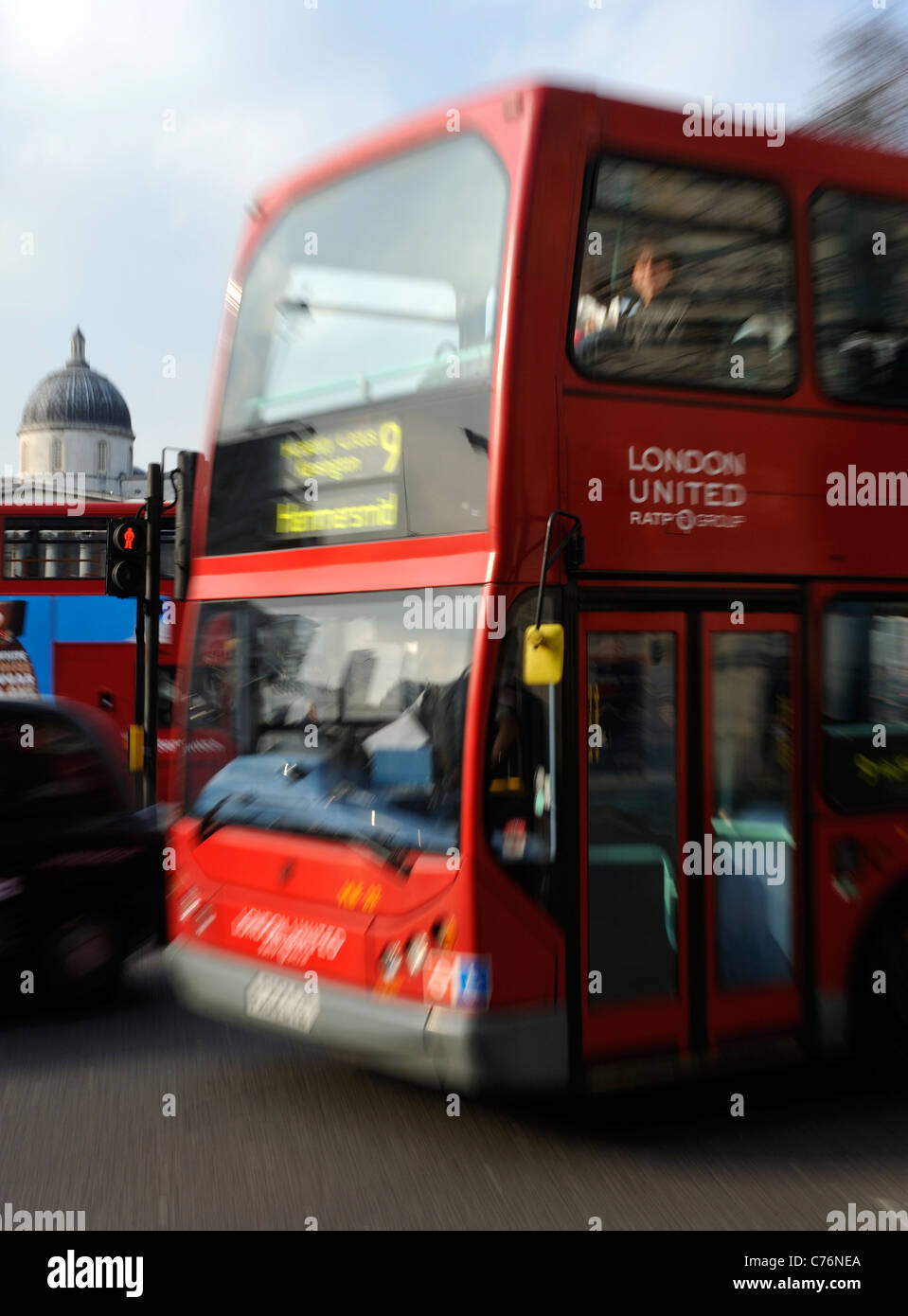 London bus Trafalgar Square London England Stock Photo - Alamy