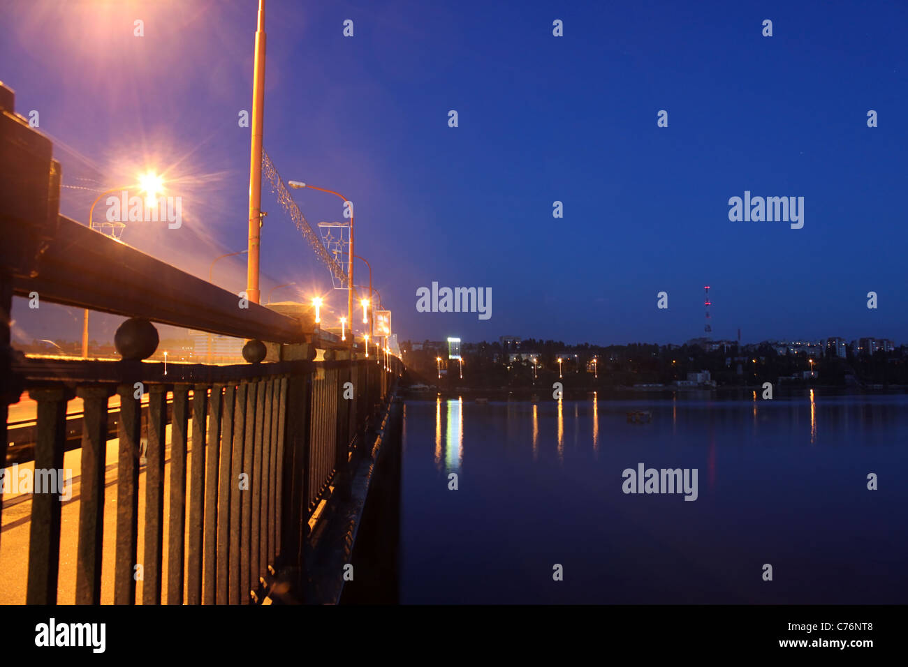 Night bridge hi-res stock photography and images - Alamy