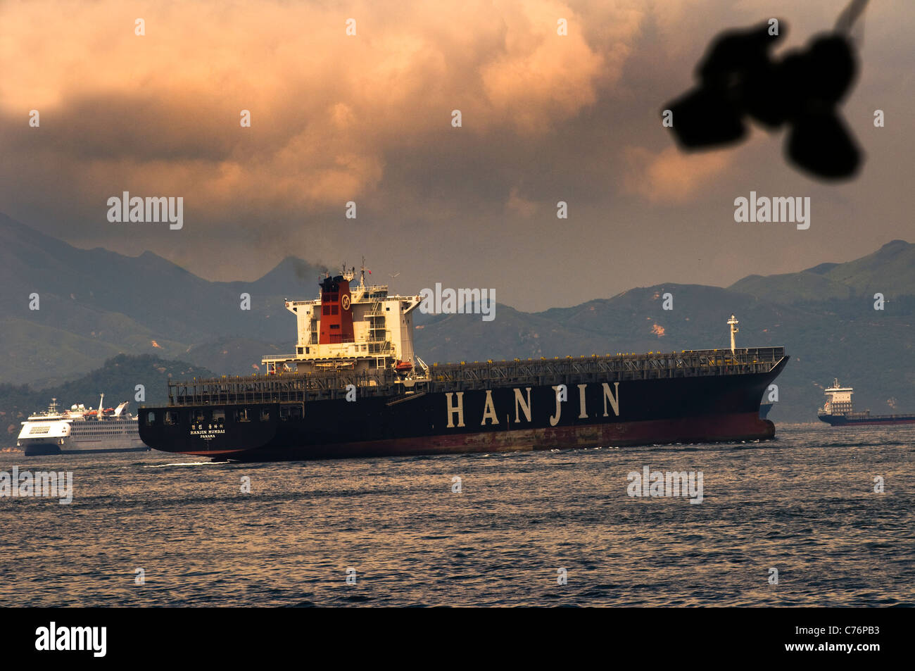 A Hanjin shipping vessel approaching the Hong Kong Port Stock Photo - Alamy