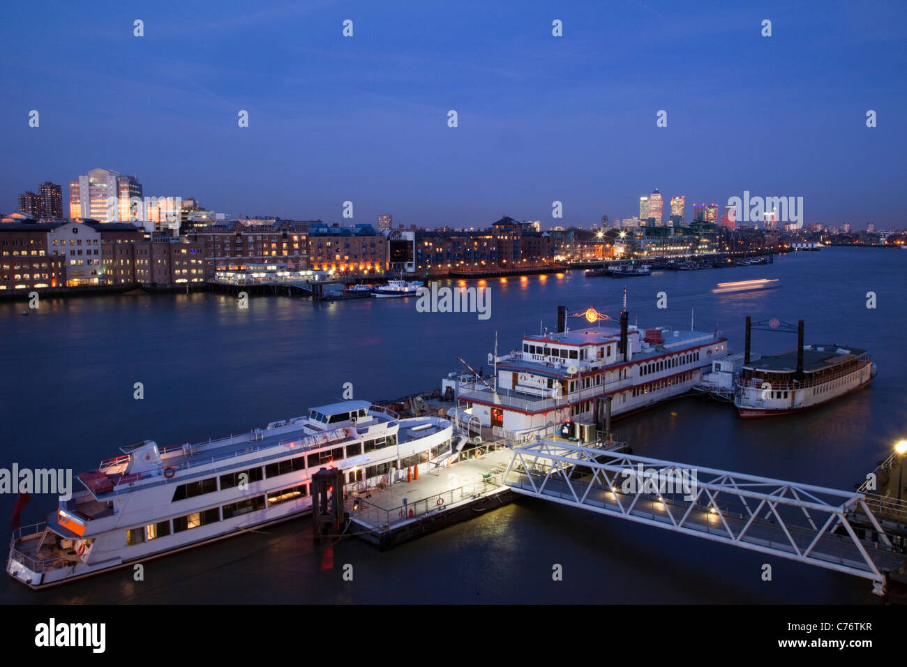 Boats river thames hi-res stock photography and images - Alamy