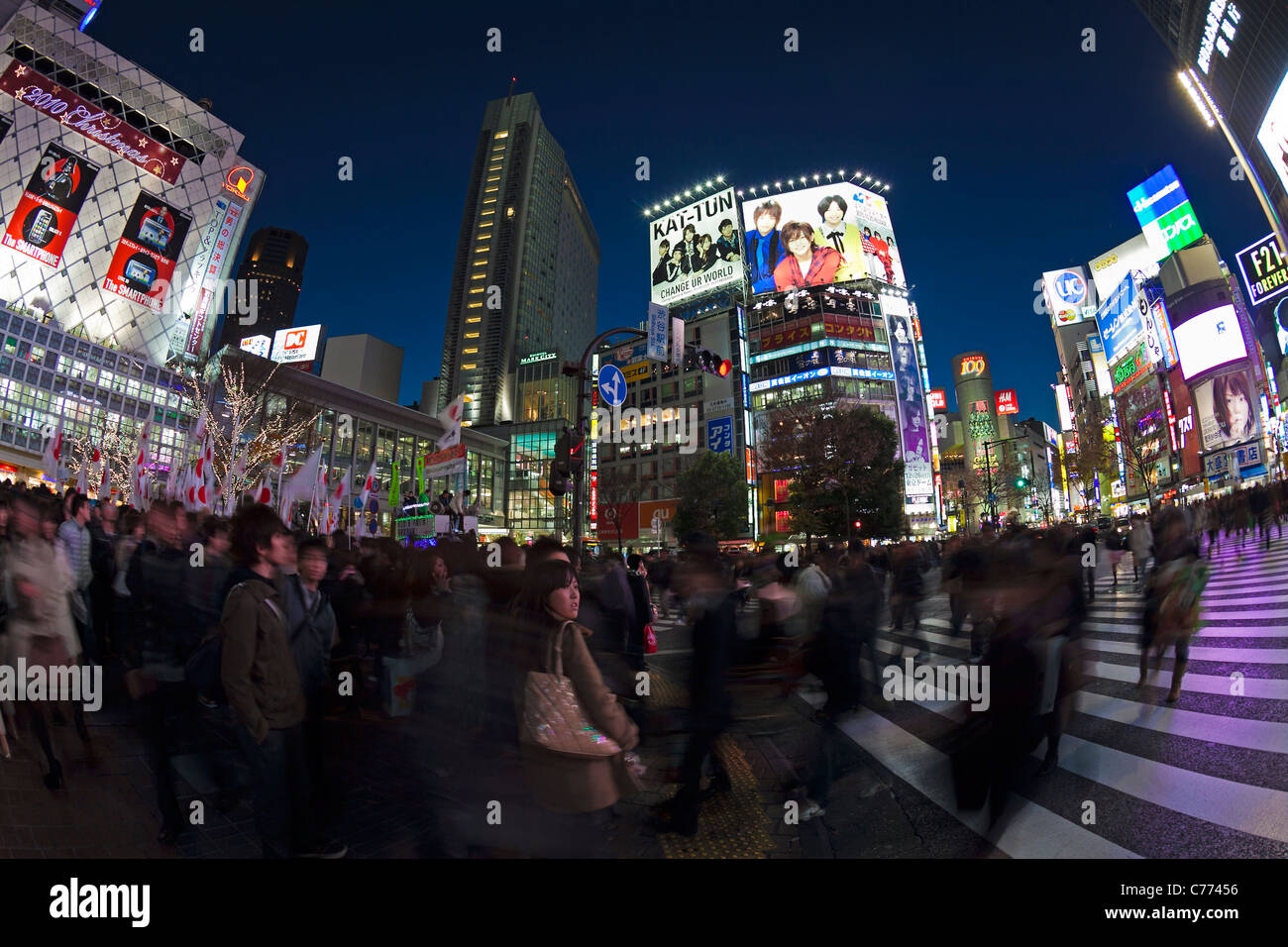 Asia, Japan, Tokyo, Shibuya, Shibuya Crossing - crowds of people crossing the famous ...