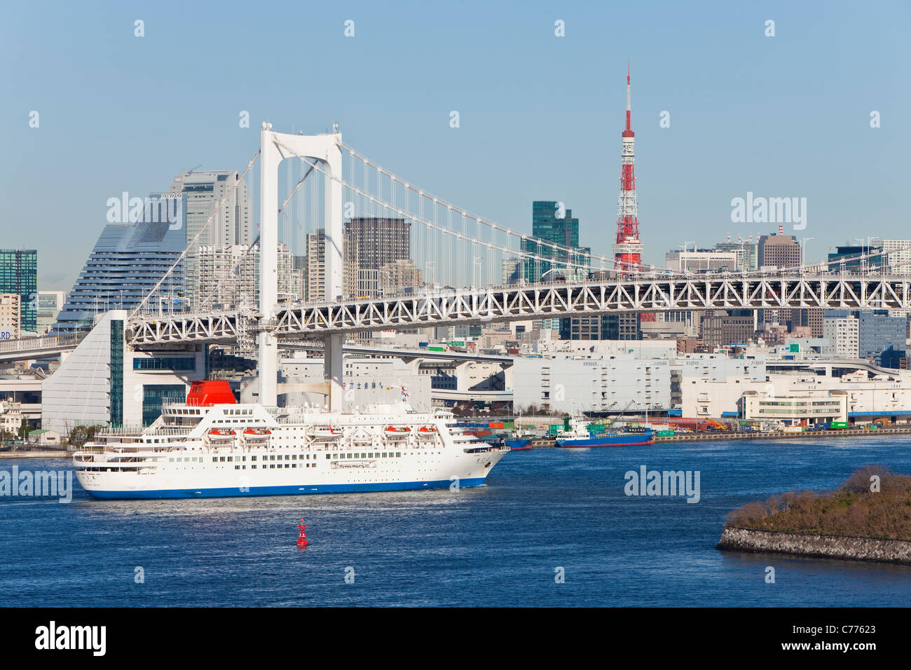 Asia, Japan, Honshu, Tokyo, Tokyo Bay, Odaiba, City skyline including a ...