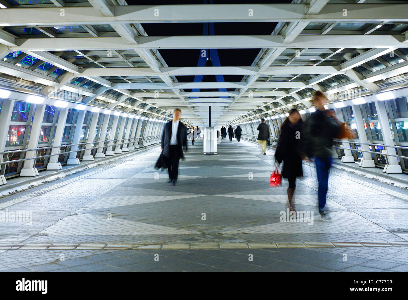 Asia, Japan, Tokyo, Shinjuku, commuters crossing a pedestrian walkway ...