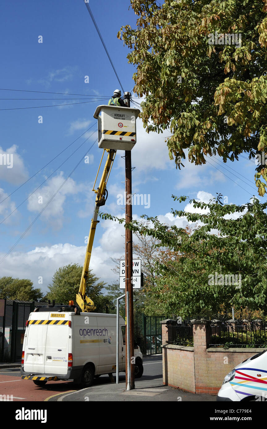 Telephone lineman hi-res stock photography and images - Alamy