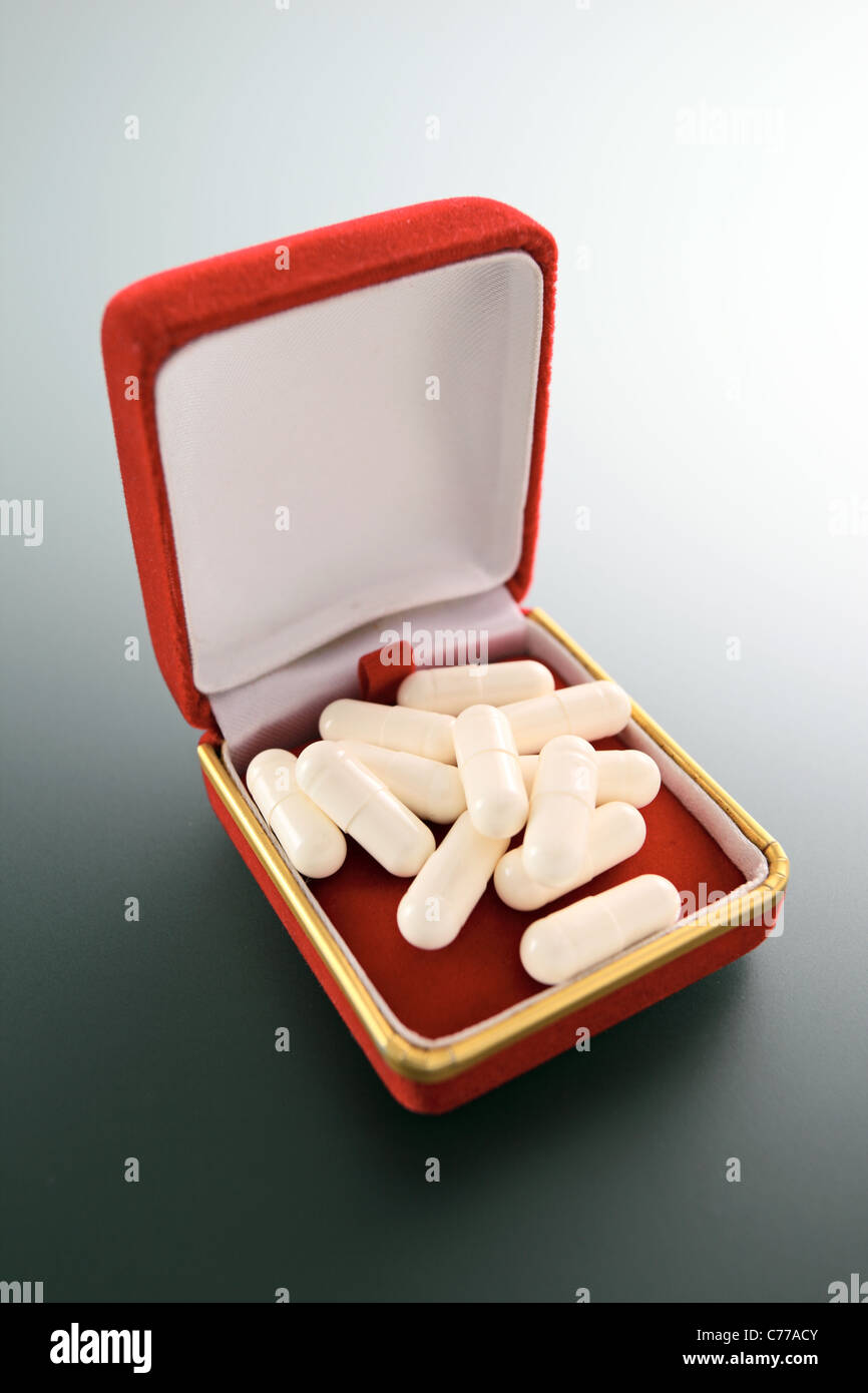 Pill box red hi-res stock photography and images - Alamy