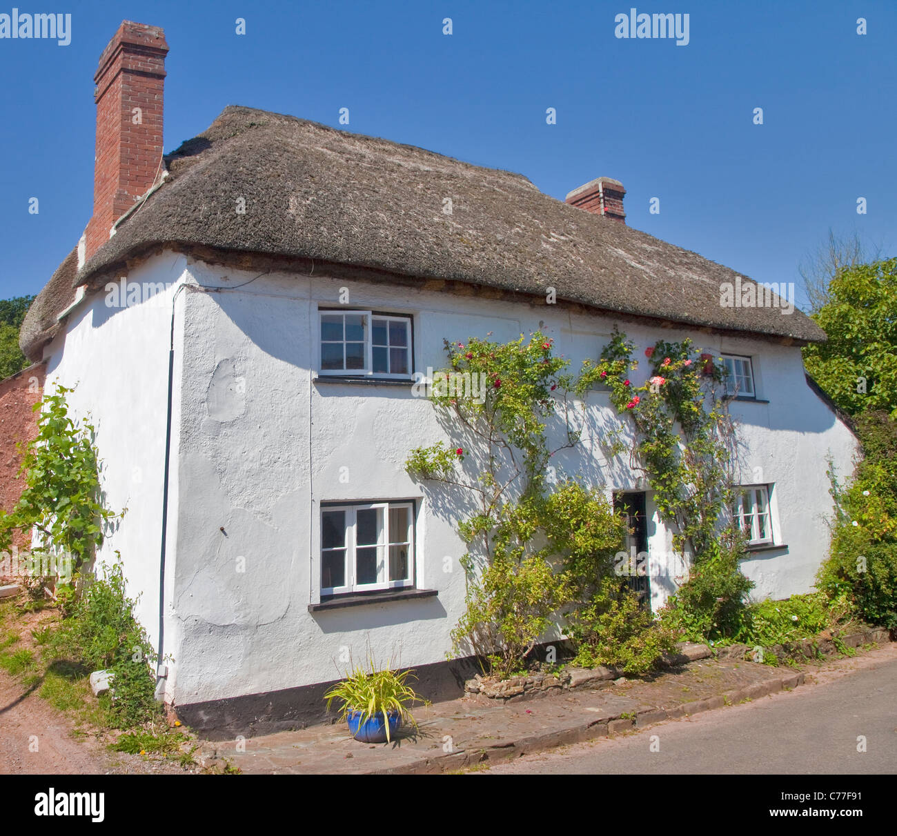 Thatched Cottage in Sampford Courtenay, Devon, England Stock Photo - Alamy