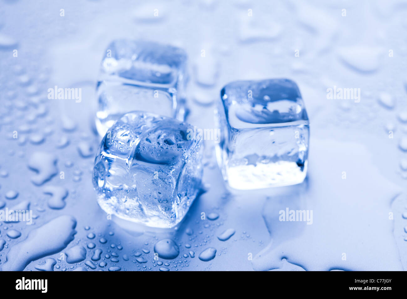 Ice cubes & aqua Stock Photo - Alamy
