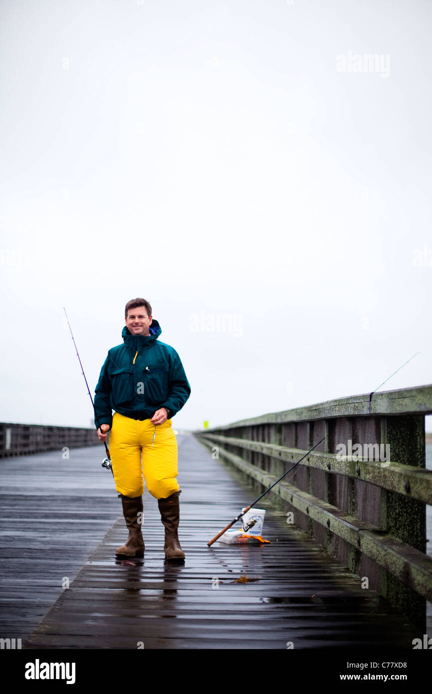 Man fishing off pier hi-res stock photography and images - Alamy