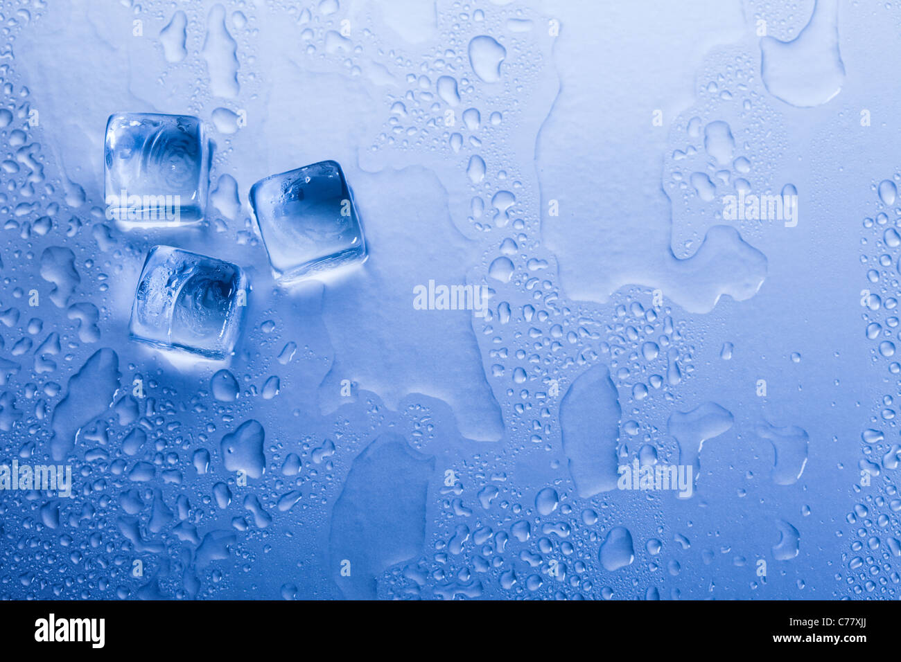 Ice cubes & aqua Stock Photo - Alamy