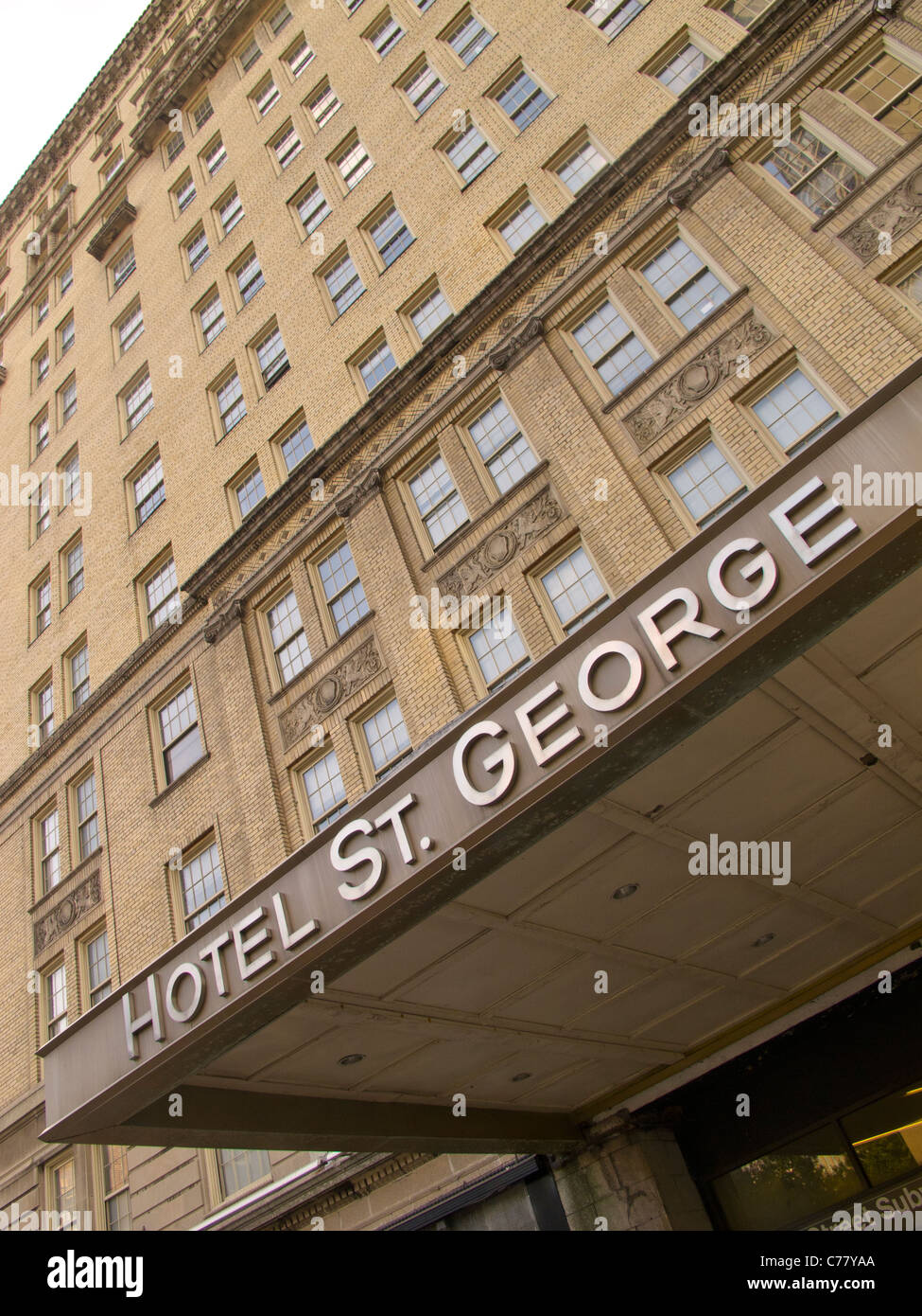 Hotel st george brooklyn hi-res stock photography and images - Alamy