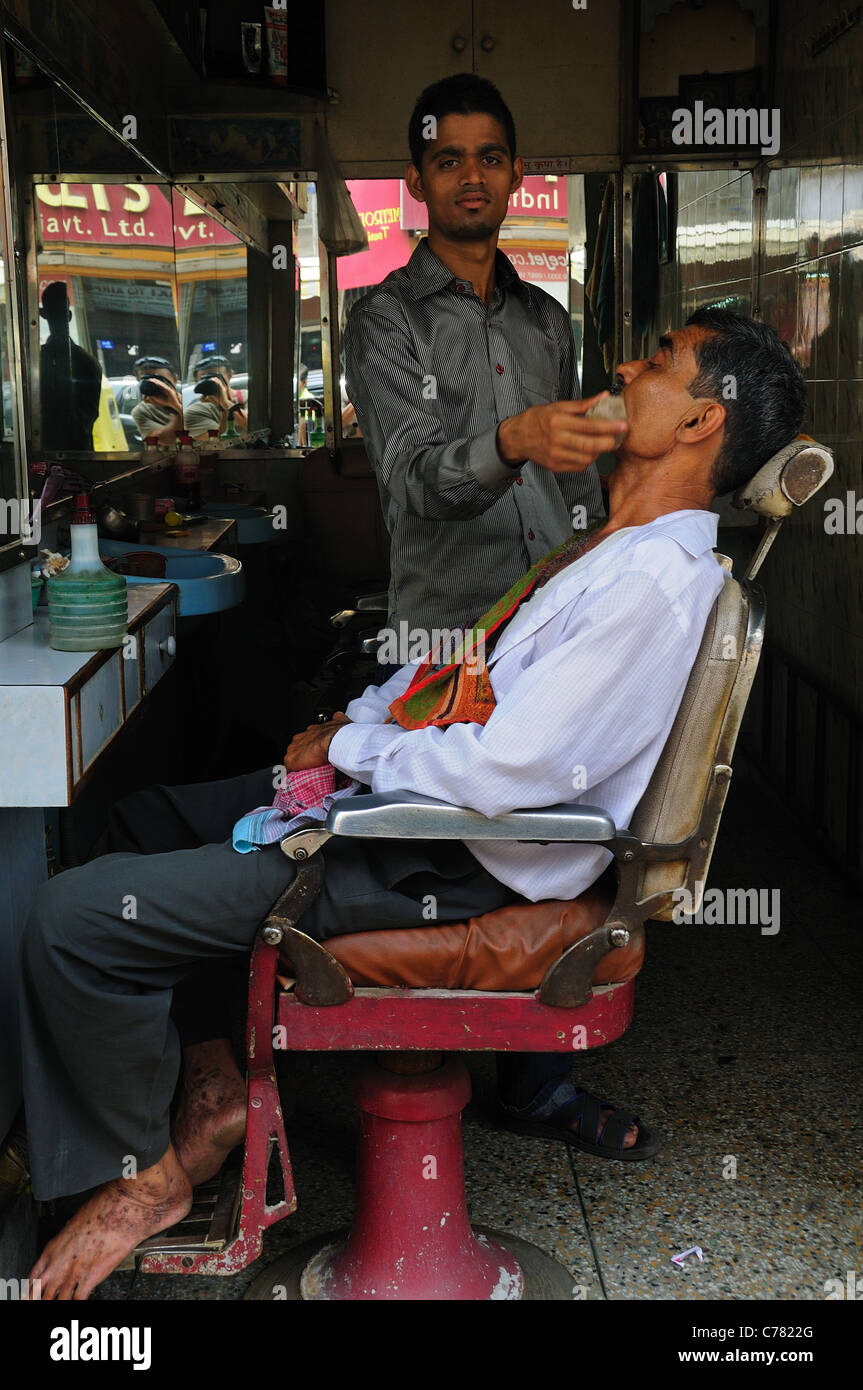 Indian barber hi-res stock photography and images - Alamy