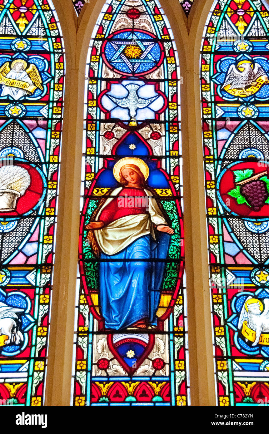 Stained glass jesus hi-res stock photography and images - Alamy