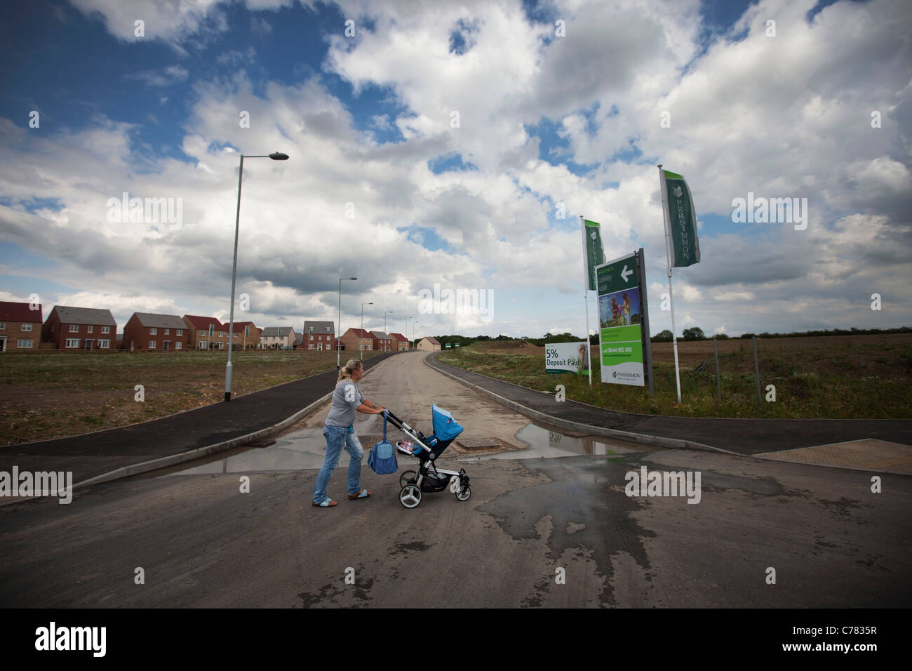 entrance to the Oakley Vale estate of repossessed houses Stock Photo ...