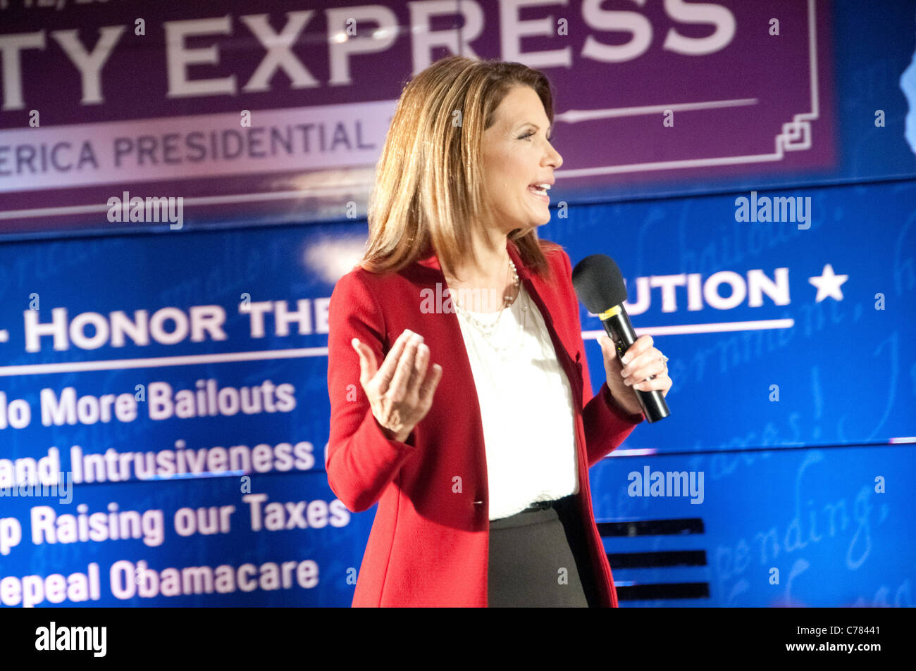 Republican presidential candidate Michele Bachmann addresses crowd ...