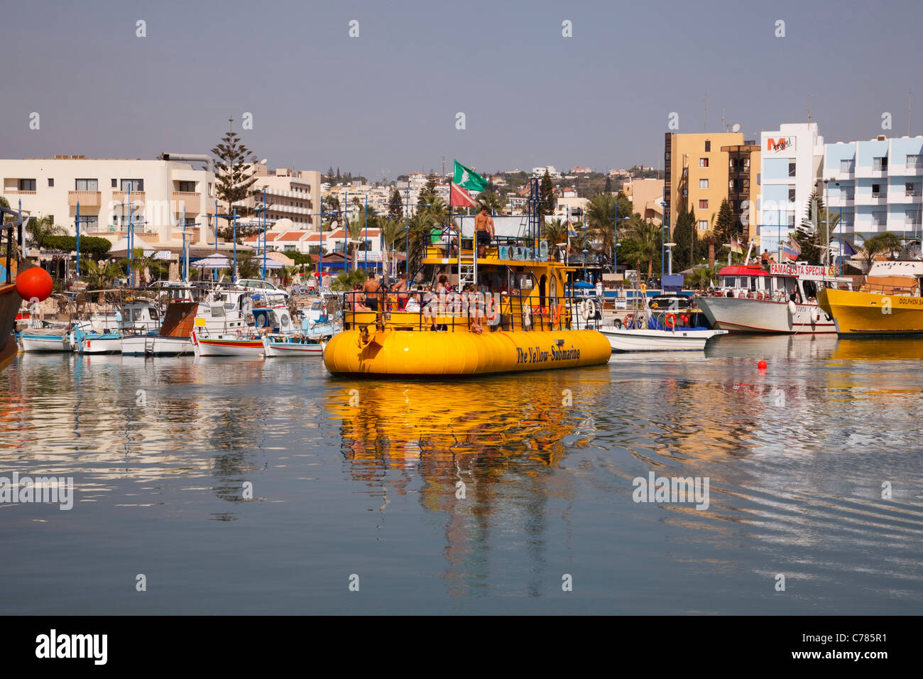 Yellow submarine boat hi-res stock photography and images - Alamy