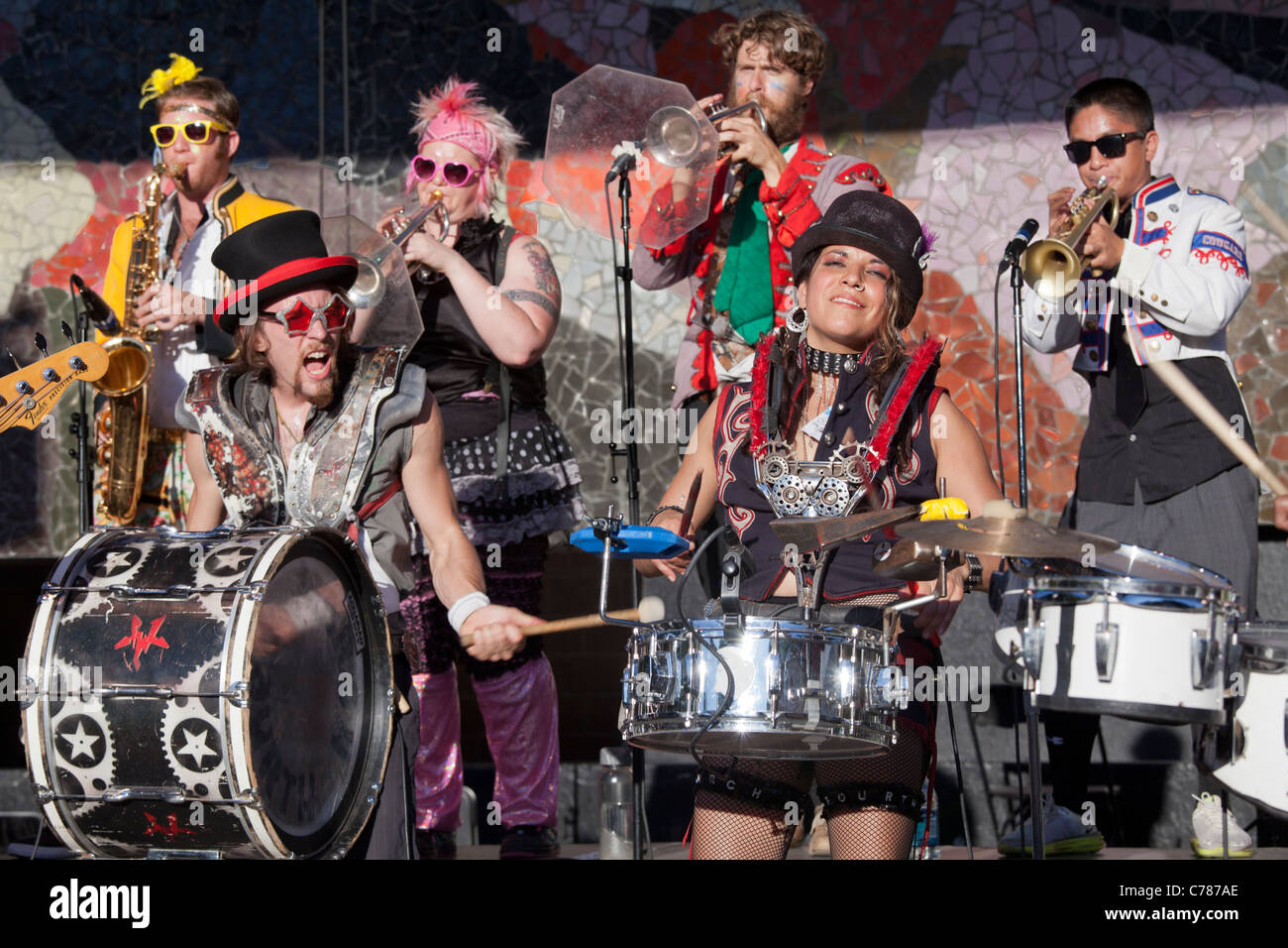 Drum drummers march marching hi-res stock photography and images - Alamy