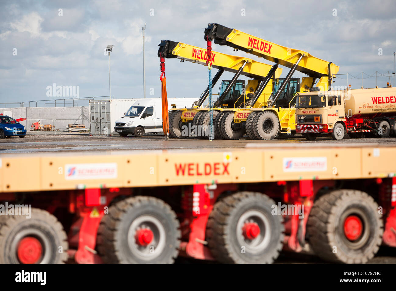 Low loader hi-res stock photography and images - Alamy