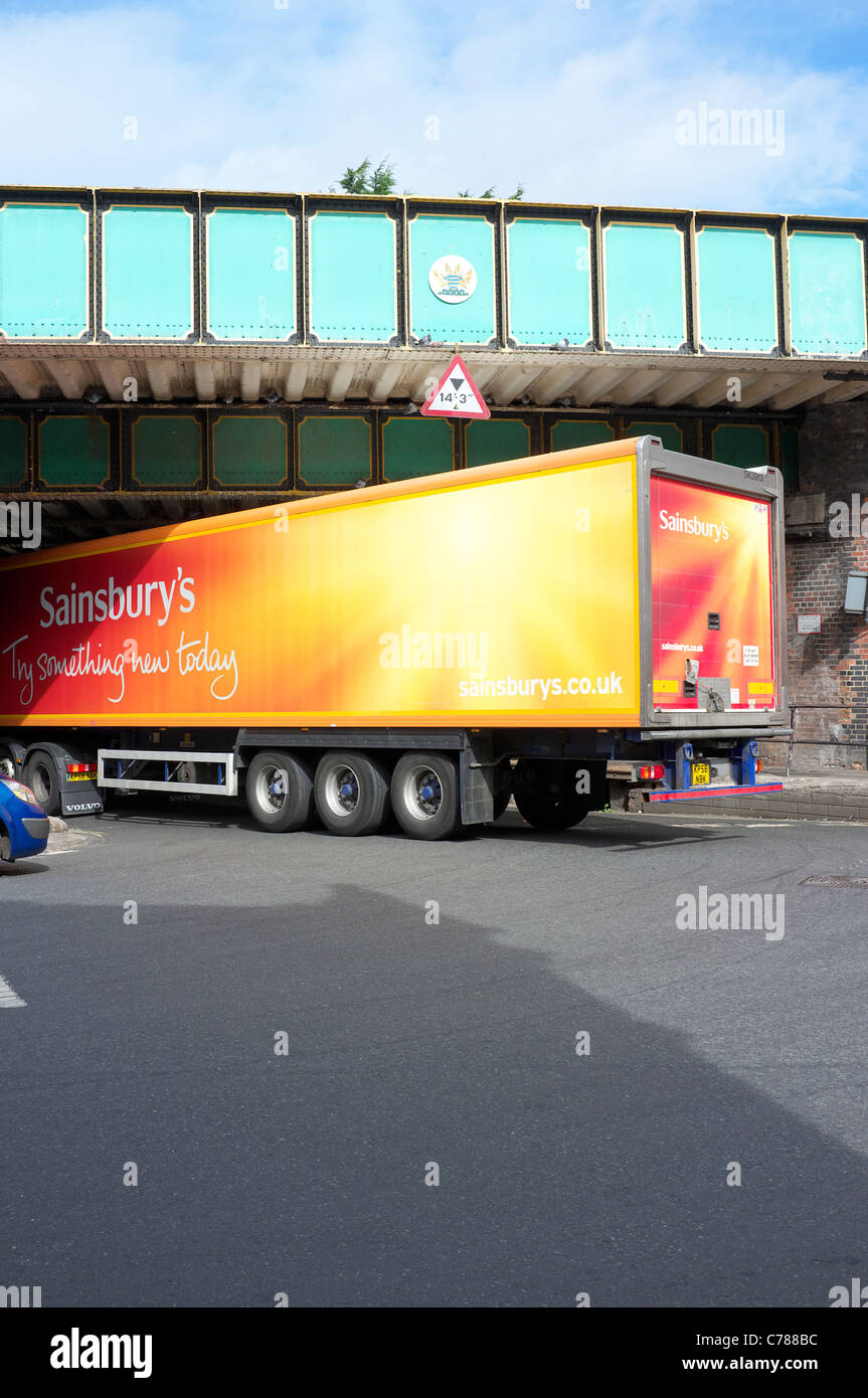 Tall vehicle hi-res stock photography and images - Alamy