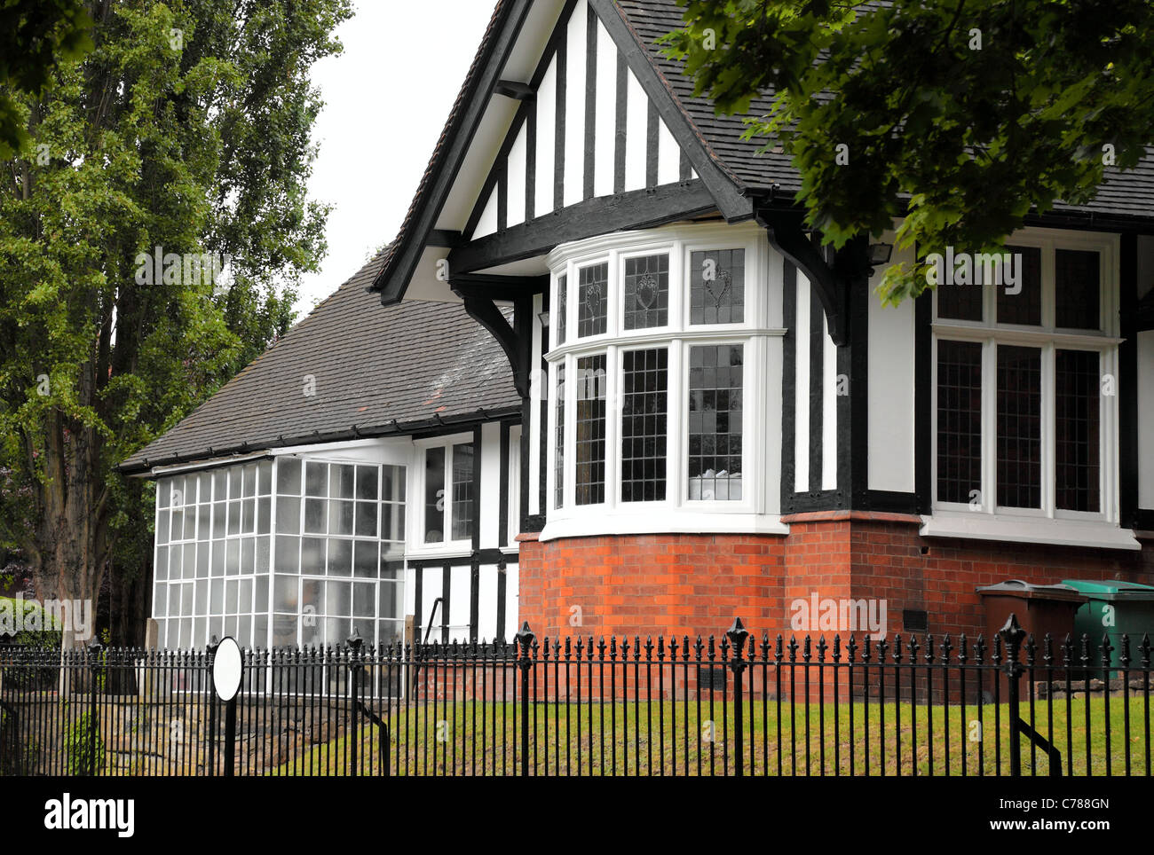 Typical English house Stock Photo - Alamy