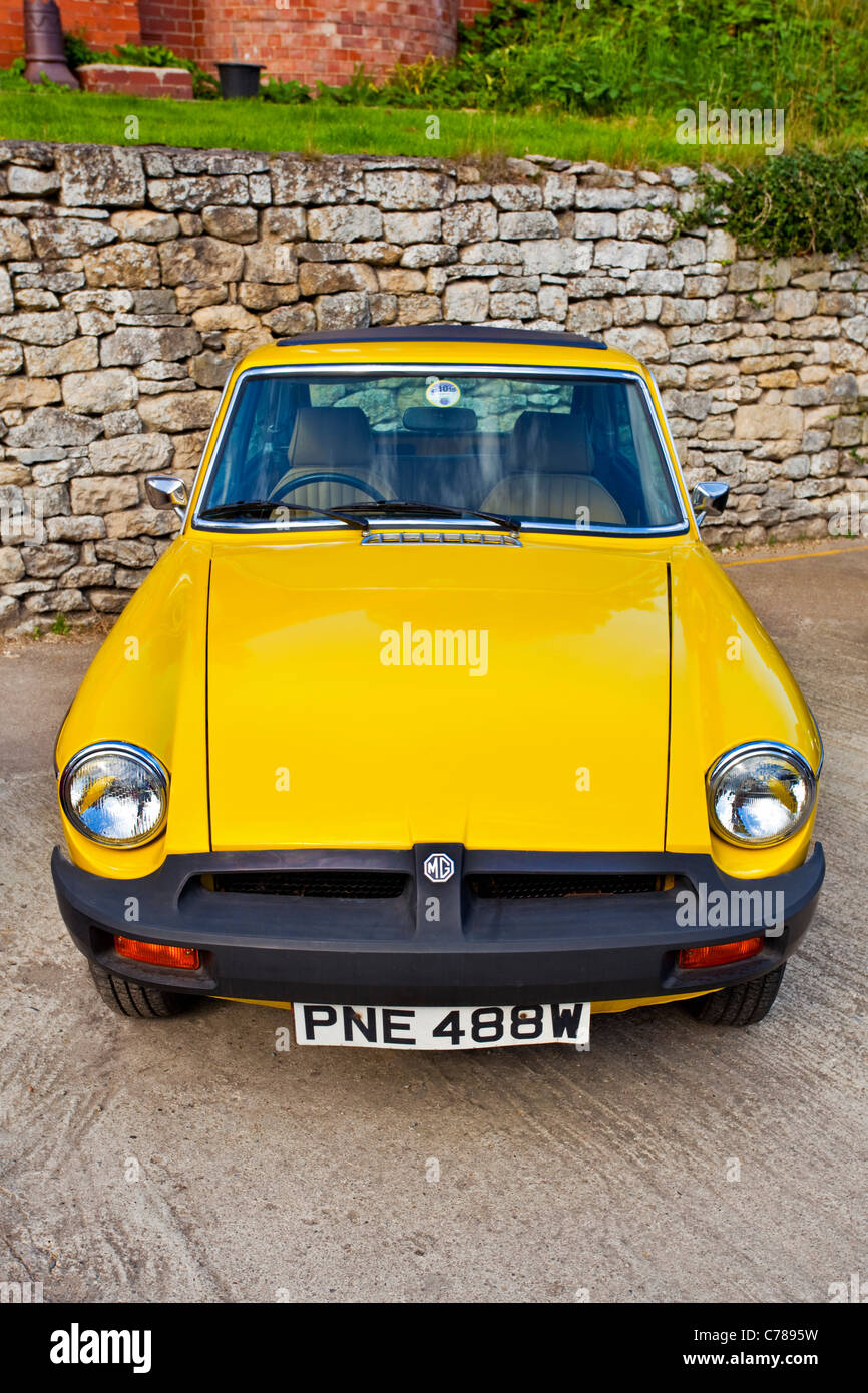 Yellow mg car hi-res stock photography and images - Alamy