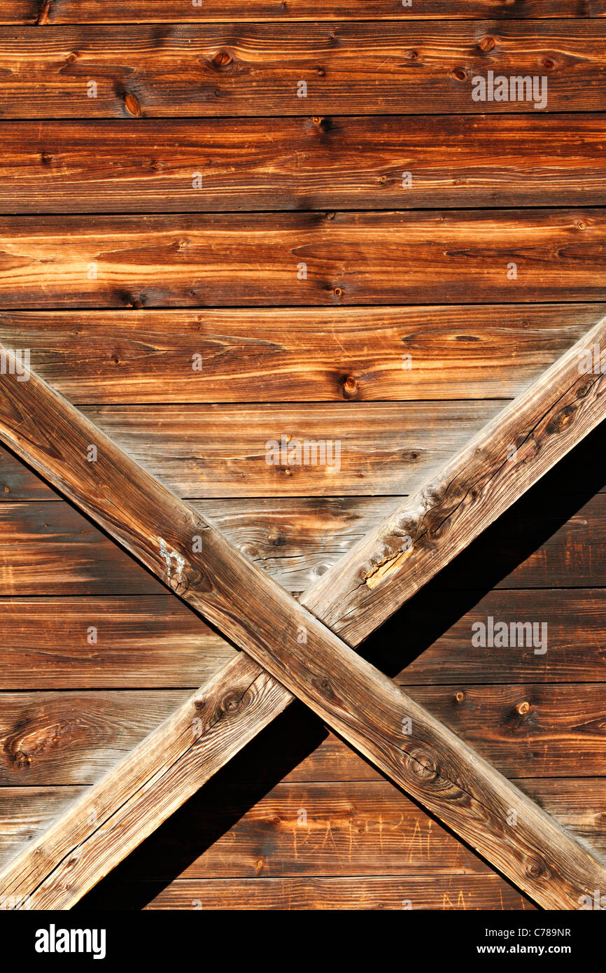 Cross beams hi-res stock photography and images - Alamy