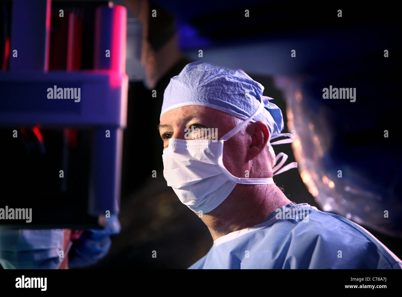 A cardiologist in the operating room during a procedure Stock Photo - Alamy