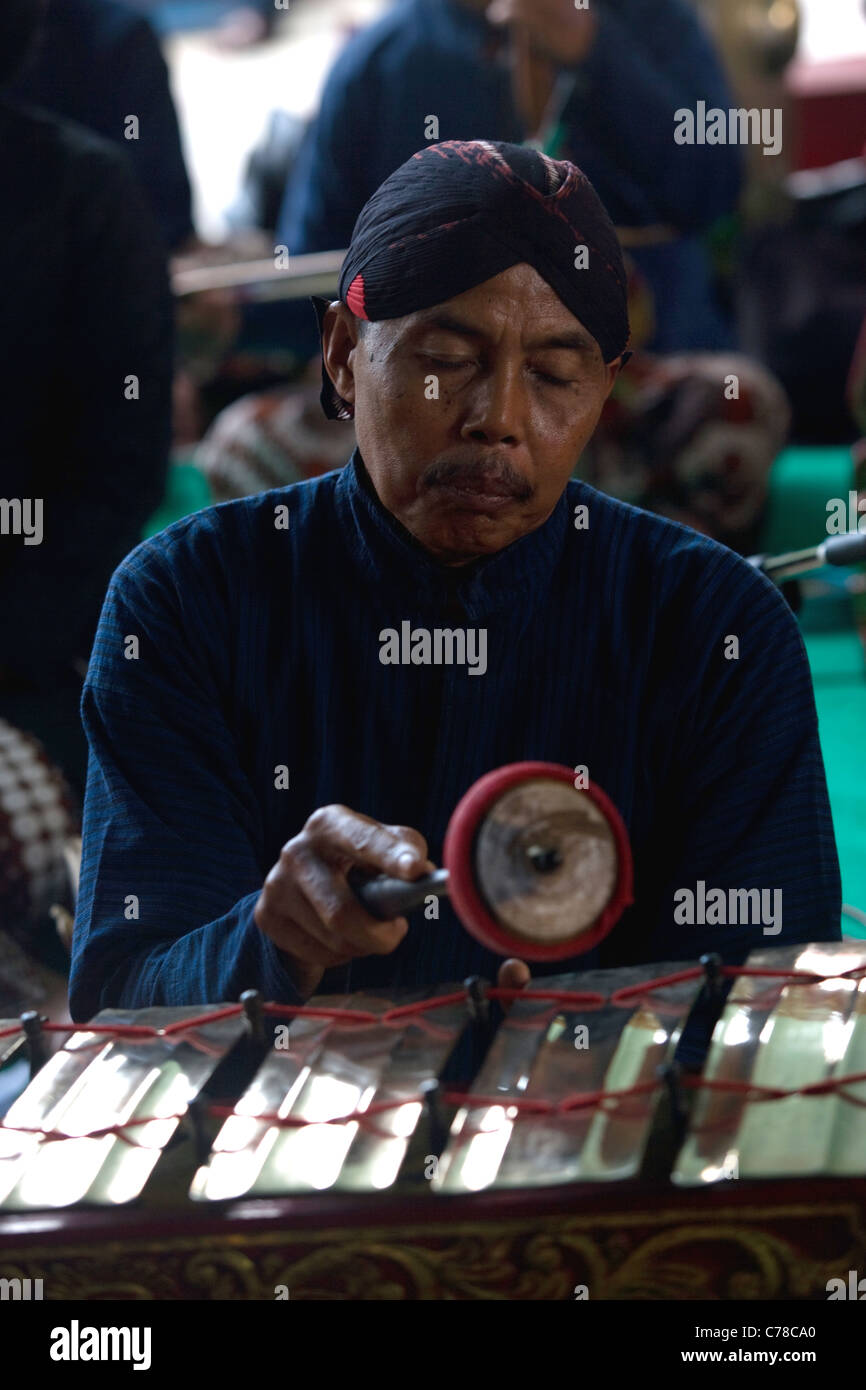Traditional music player Stock Photo - Alamy