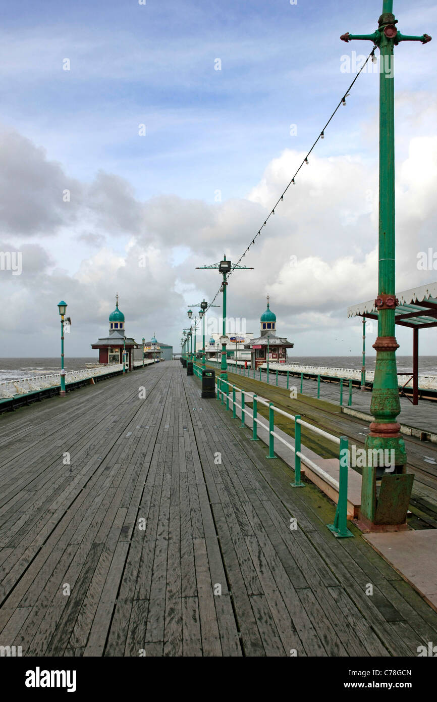 Run down blackpool hi-res stock photography and images - Alamy