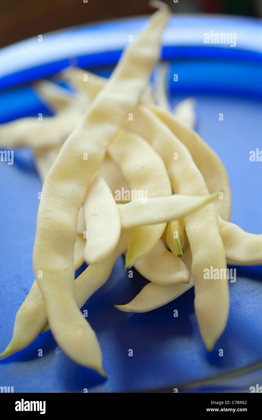 string beans on a blue plate Stock Photo - Alamy