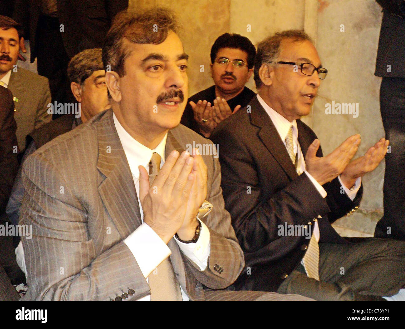 Prime Minister Dua (pray) Shrine of Imam Raza (AS) during his visits in ...