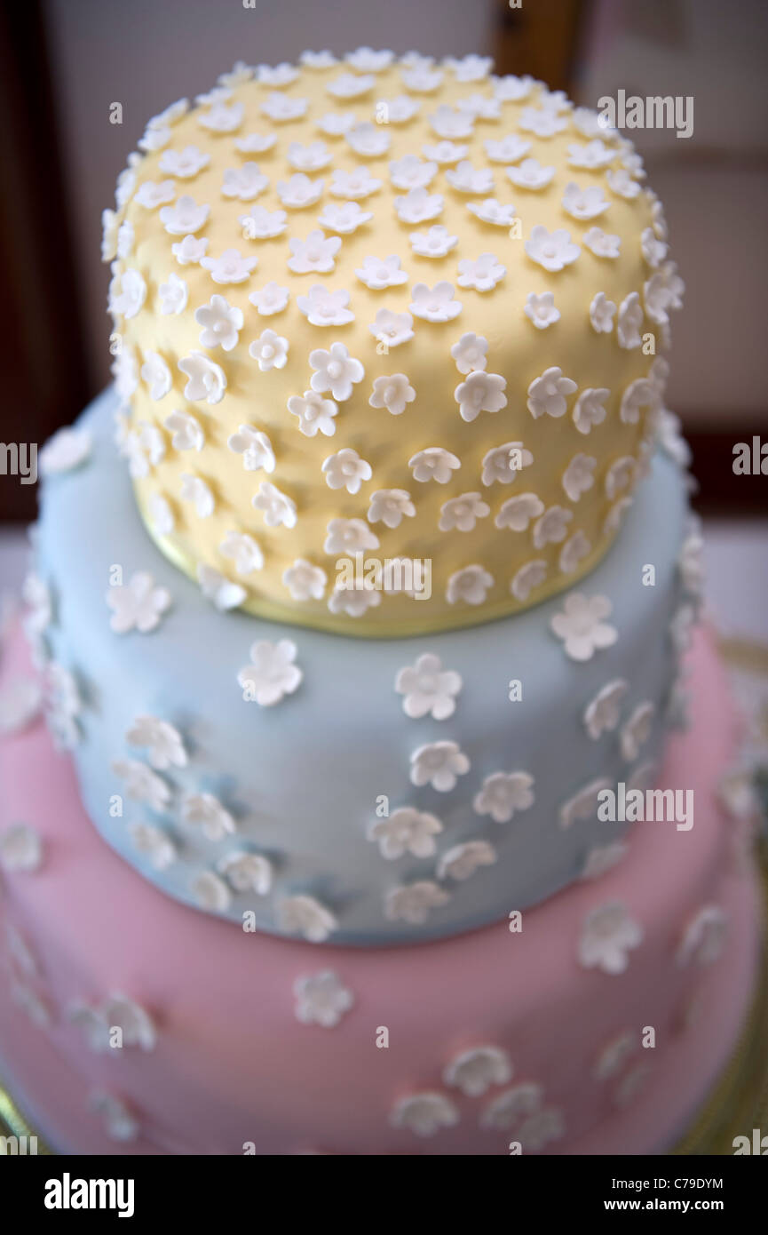 Retro Wedding Cake Stock Photo - Alamy