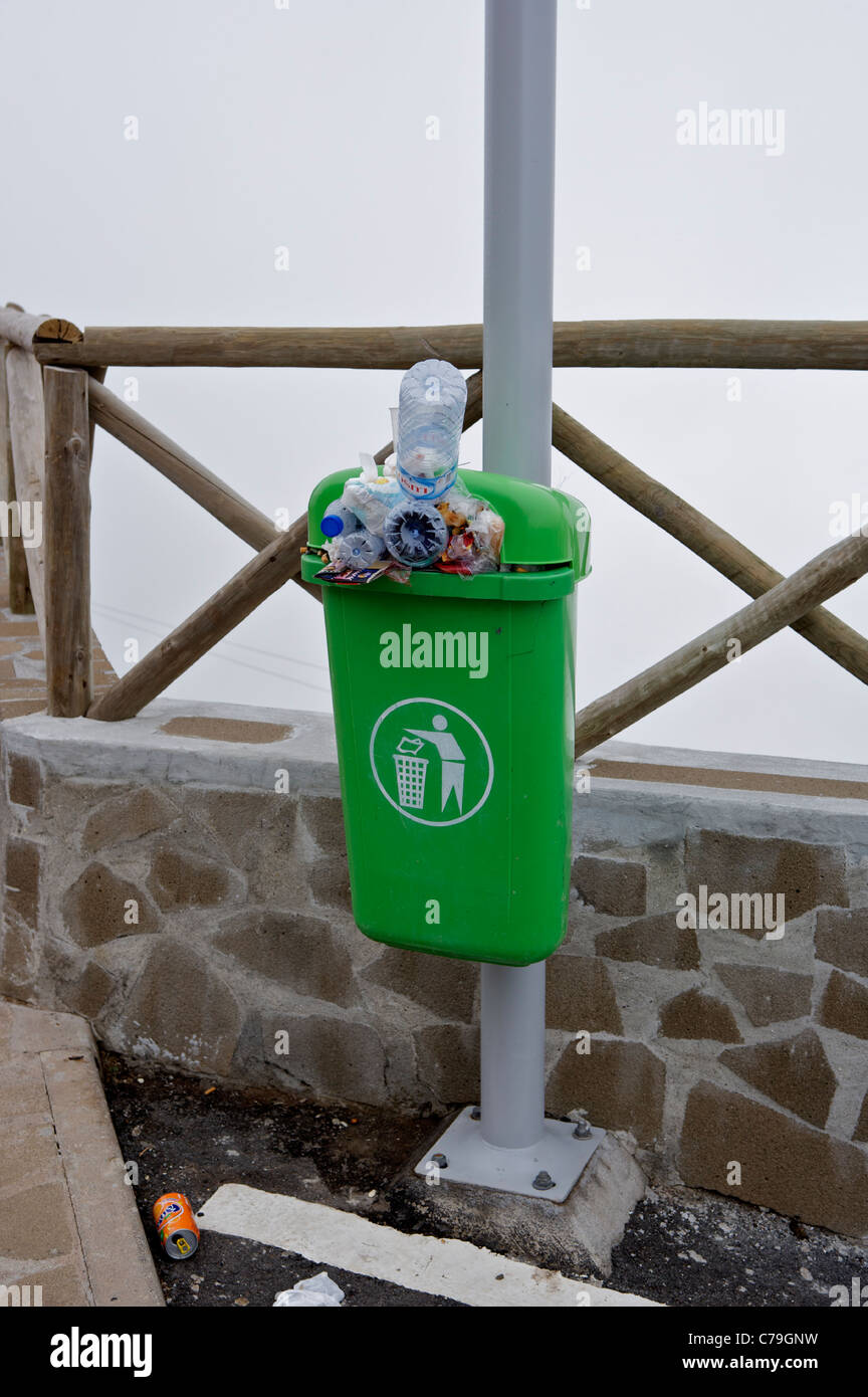 Overflowing rubbish bin Stock Photo - Alamy