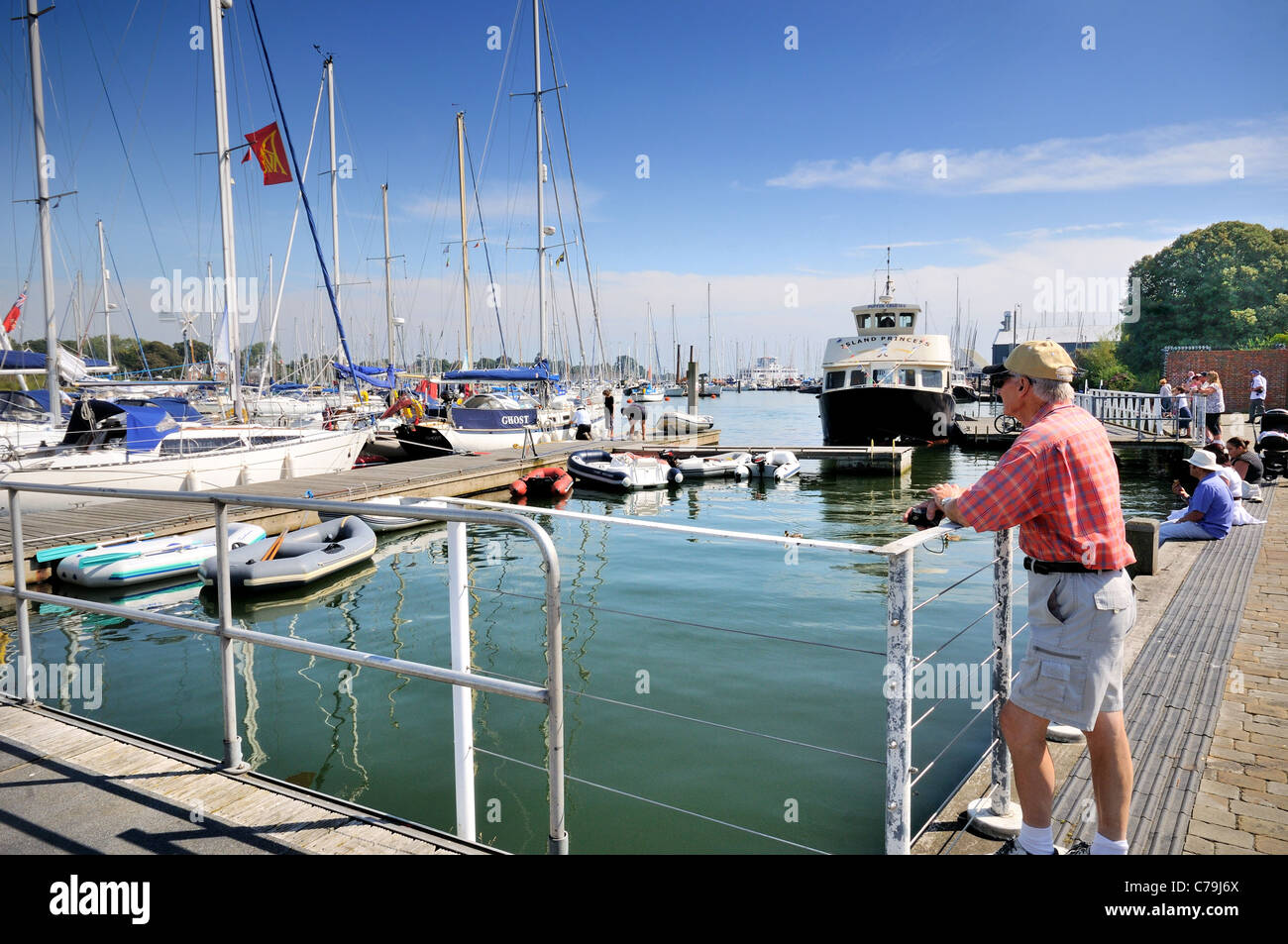 Lymington harbour hi-res stock photography and images - Alamy