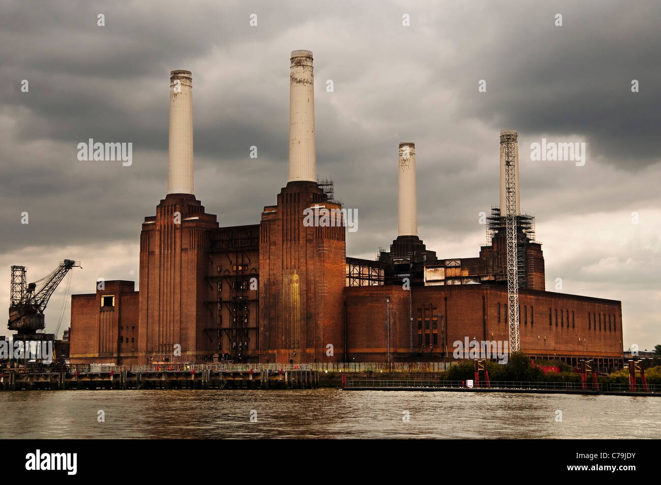 Battersea powerstation hi-res stock photography and images - Alamy